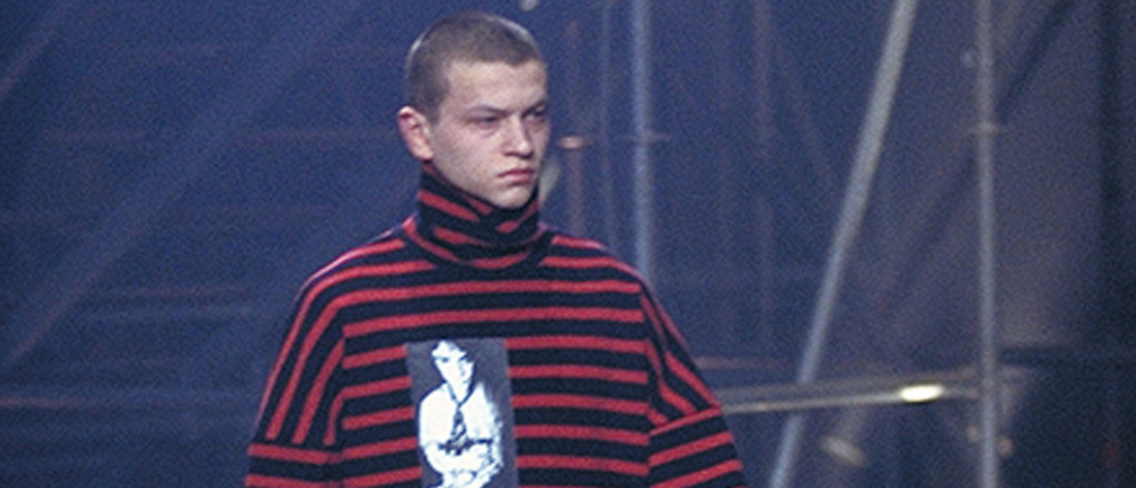 Raf Simons'un 2001 Riot! Riot! Riot! Defilesi Ne Anlatıyor?
